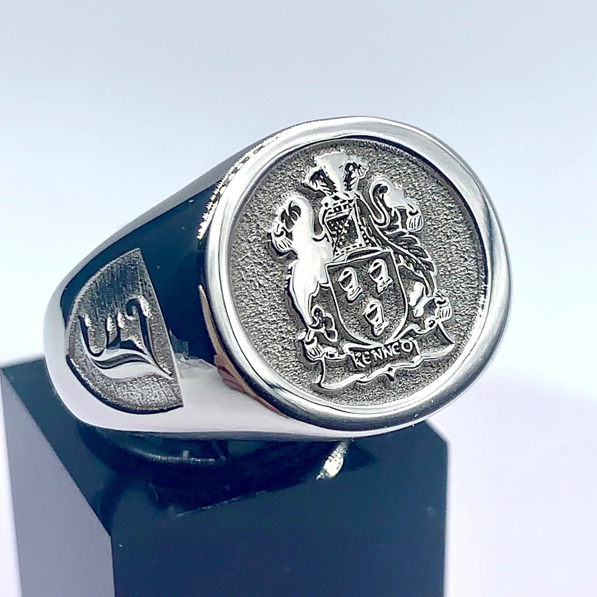 Engraved Family Crest Signet Ring | Custom Wax Seal & Coat of Arms ...